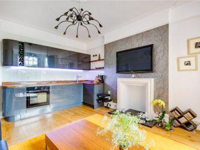 2 Bedrooms Flat for rent in Sutton Court, Fauconberg Road, London W4