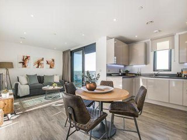 2 Bedrooms Flat for rent in Sutton Court Road, Sutton SM1
