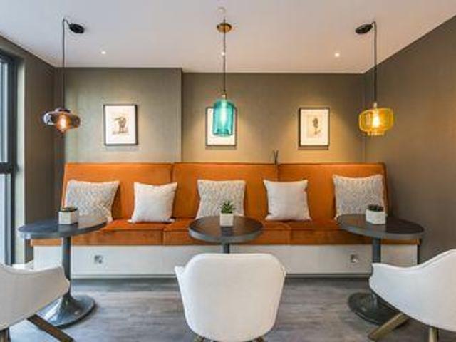 2 Bedrooms Flat for rent in Sutton Court Road, Sutton SM1