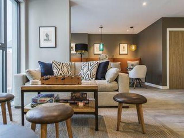 2 Bedrooms Flat for rent in Sutton Court Road, Sutton SM1