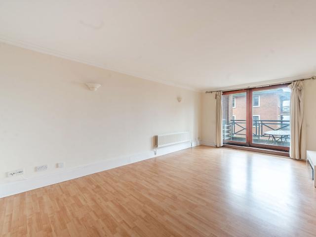 2 Bedrooms Flat for Rent in Sudbury Hill | Foxtons