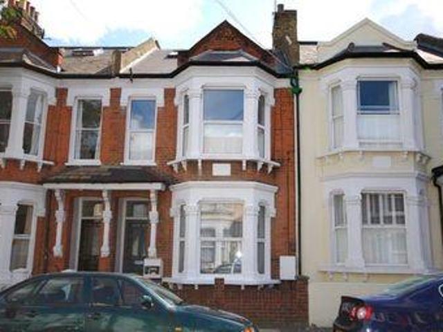 2 Bedrooms Flat for rent in Sugden Road, London SW11