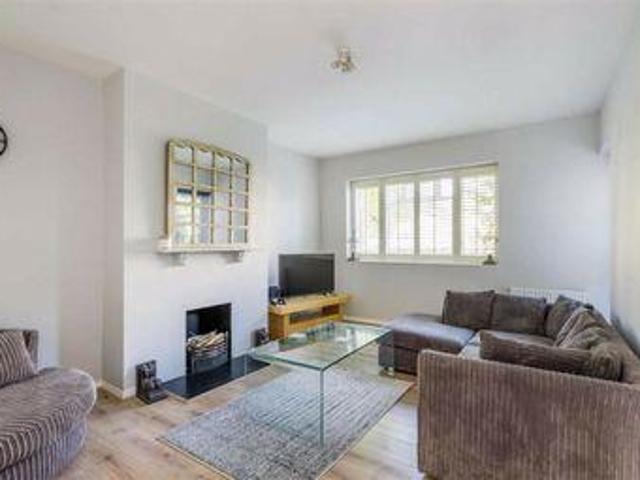 2 Bedrooms Flat for rent in Sulivan Court, Fulham, London SW6