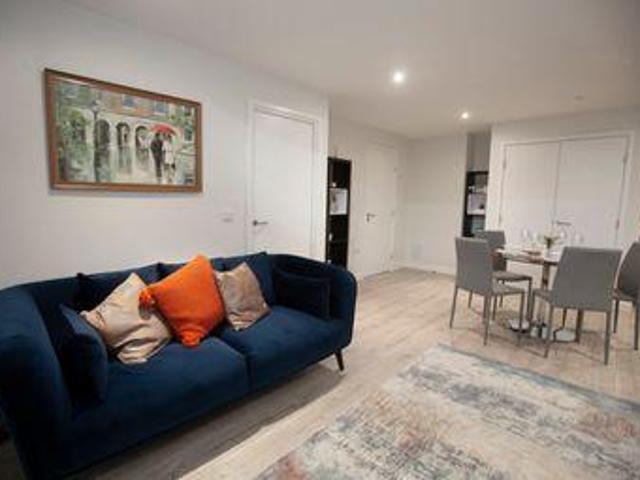 2 Bedrooms Flat for rent in Summer Leys Lane, Nottingham NG2
