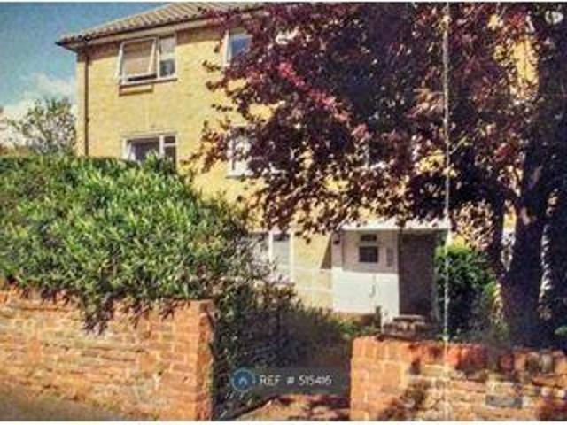 2 Bedrooms Flat for rent in Sumner Road, Farnham GU9