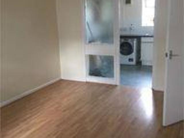2 Bedrooms Flat for rent in Sunny Bank, London SE25