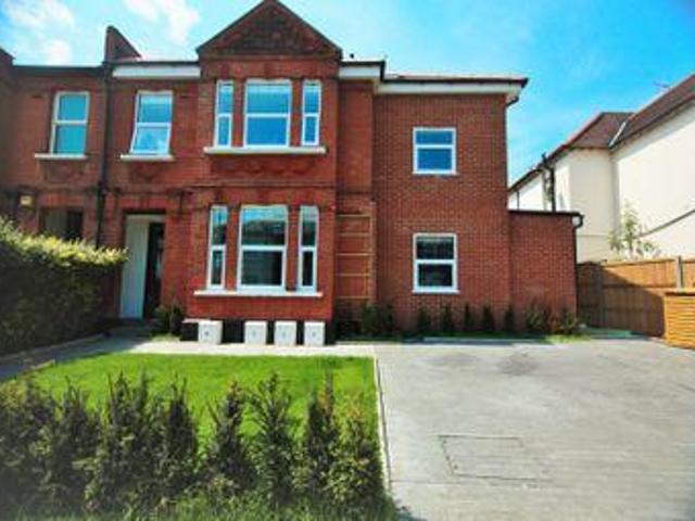 2 Bedrooms Flat for rent in Sunny Gardens Road, Hendon, London NW4