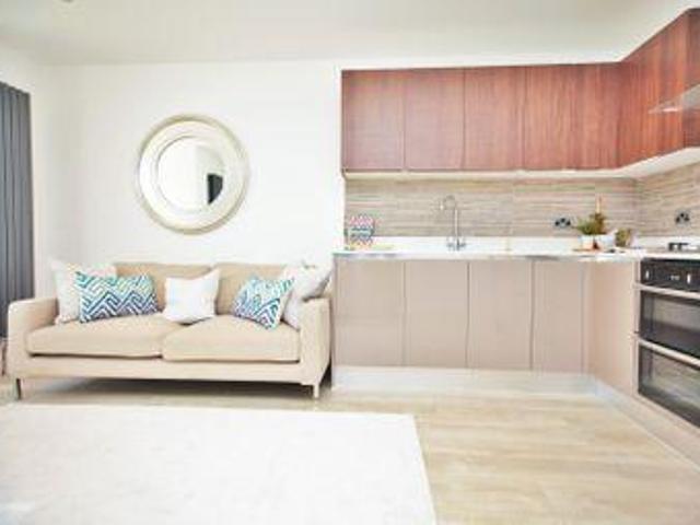 2 Bedrooms Flat for rent in Sunny Gardens Road, Hendon NW4