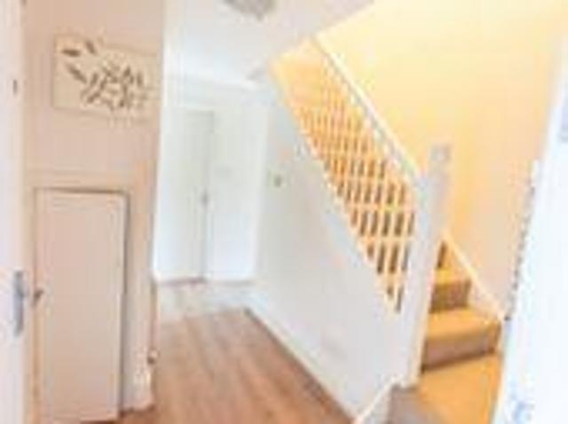 2 Bedrooms Flat for rent in Sunny Gardens Road, Hendon NW4