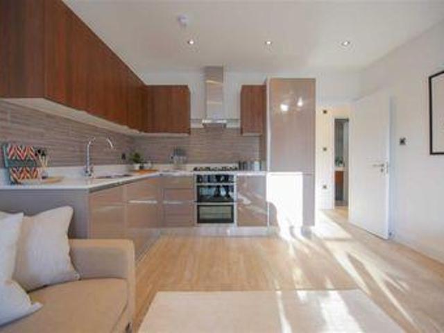 2 Bedrooms Flat for rent in Sunny Gardens Road, London NW4