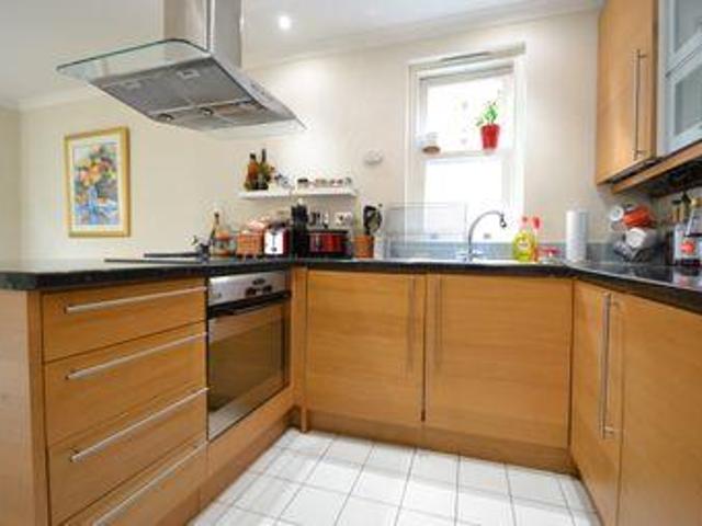 2 Bedrooms Flat for rent in Surbiton Hill Park, Surbiton KT5