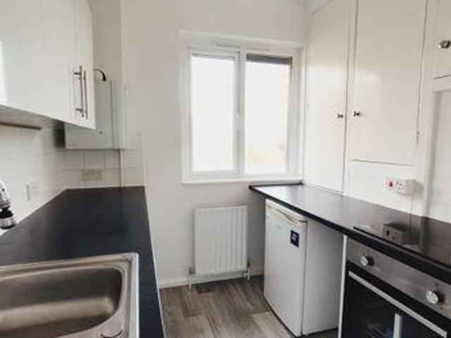 2 Bedrooms Flat for rent in Surbiton Hill Park, Surbiton KT5
