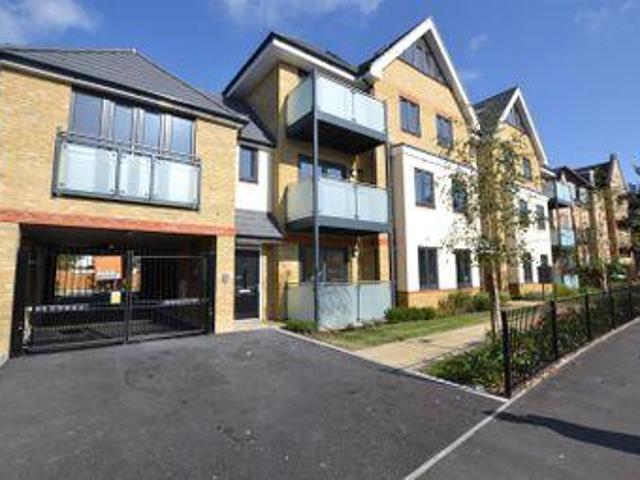 2 Bedrooms Flat for rent in Swan Road, West Drayton UB7