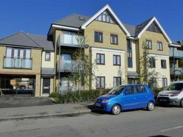 2 Bedrooms Flat for rent in Swan Road, West Drayton UB7