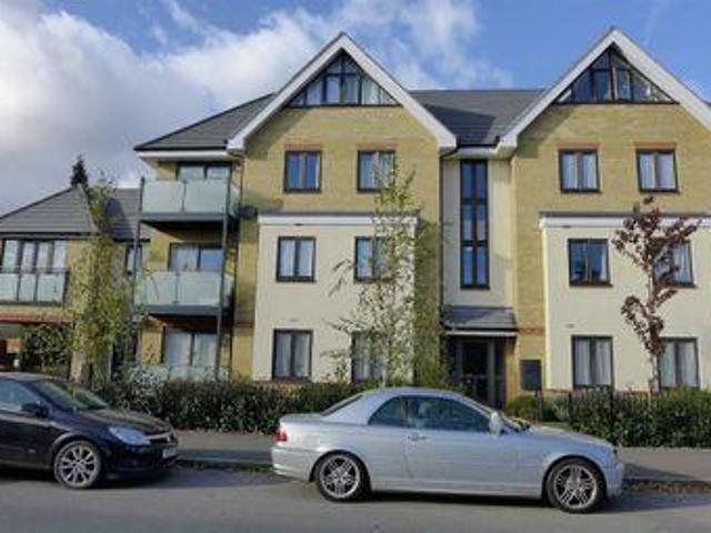 2 Bedrooms Flat for rent in Swan Road, West Drayton, Middlesex UB7