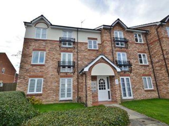 2 Bedrooms Flat for rent in Swinnow Close, Pudsey, Leeds LS13