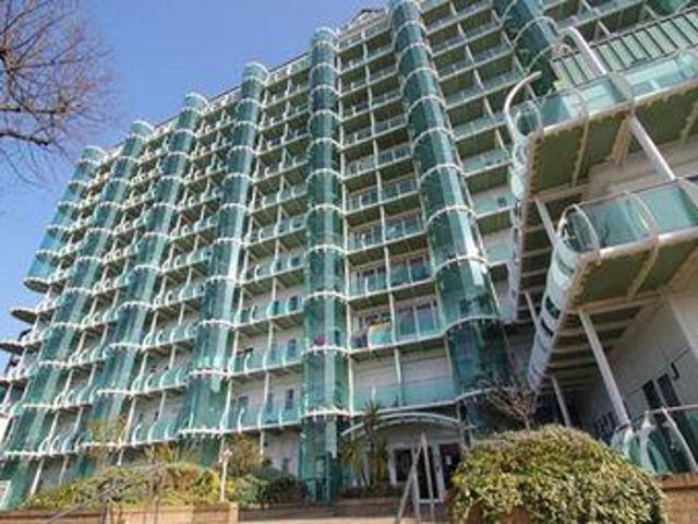 2 Bedrooms Flat for rent in Sydney Road, Enfield, Middlesex EN2