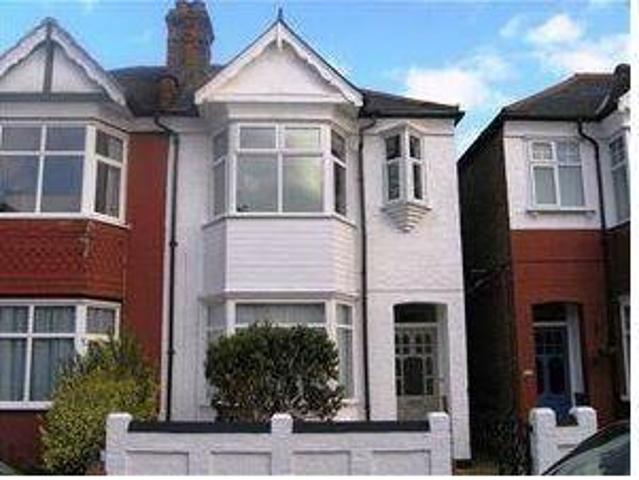 2 Bedrooms Flat for rent in Sydney Road, Ealing, London W13