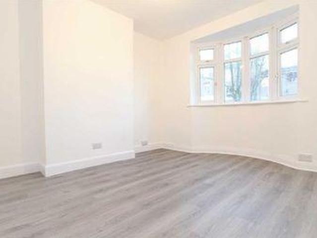 2 Bedrooms Flat for rent in Sydney Road, London N10
