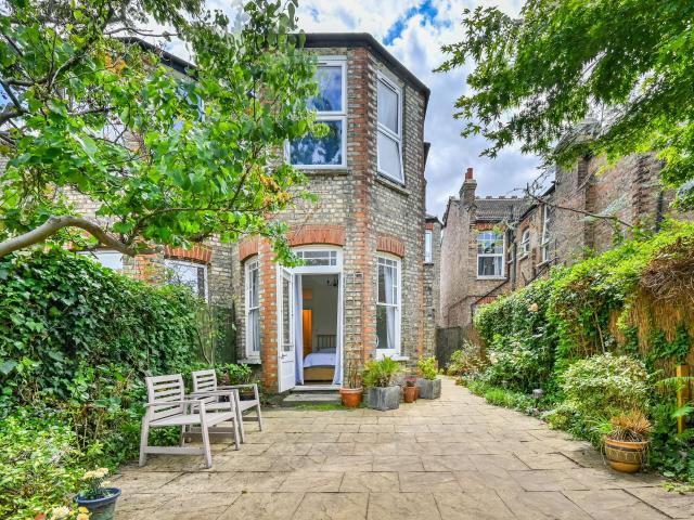 2 Bedrooms Flat for Rent in Sylvan Avenue, N22 | Foxtons