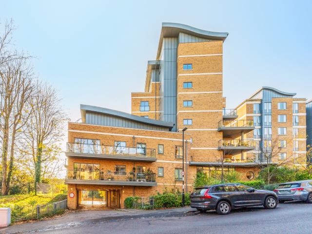 2 Bedrooms Flat for Rent in Sylvan Hill | Foxtons