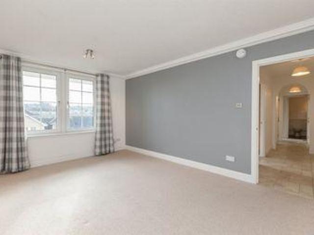 2 Bedrooms Flat for rent in Powderhall Brae, Edinburgh EH7