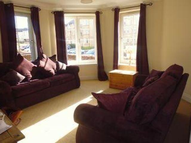 2 Bedrooms Flat for rent in Powderhall Brae, Edinburgh EH7