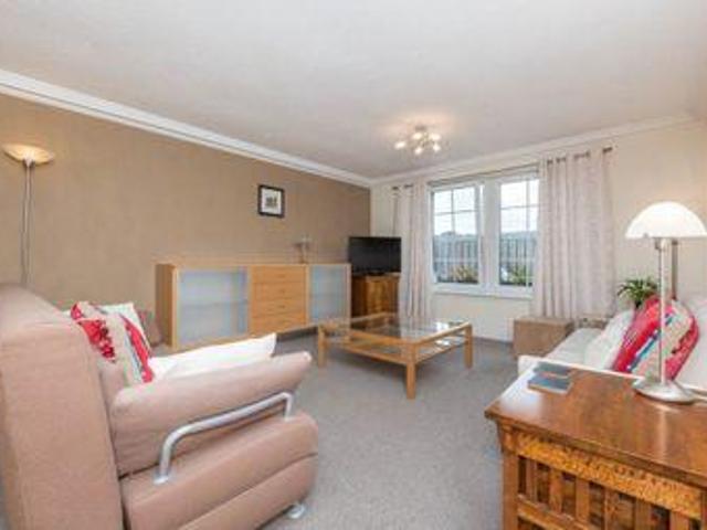 2 Bedrooms Flat for rent in Powderhall Rigg, Edinburgh EH7