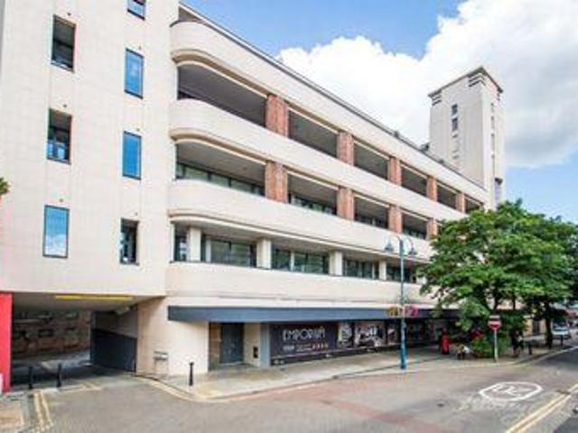 2 Bedrooms Flat for rent in Powis Street, London SE18