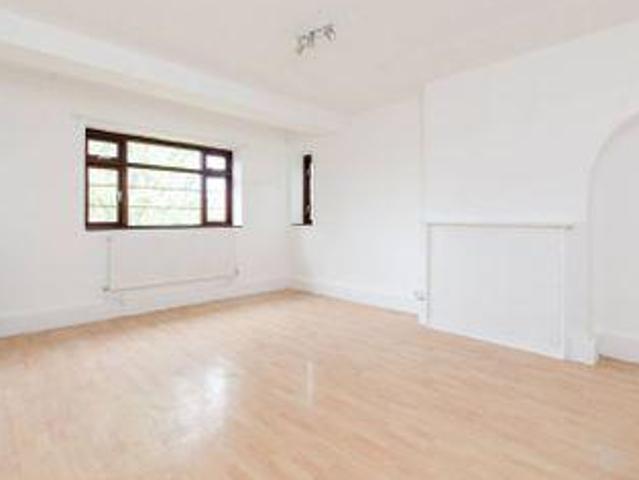 2 Bedrooms Flat for rent in Poynders Gardens, Clapham SW4