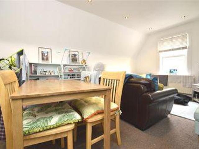 2 Bedrooms Flat for rent in Polworth Road, London SW16