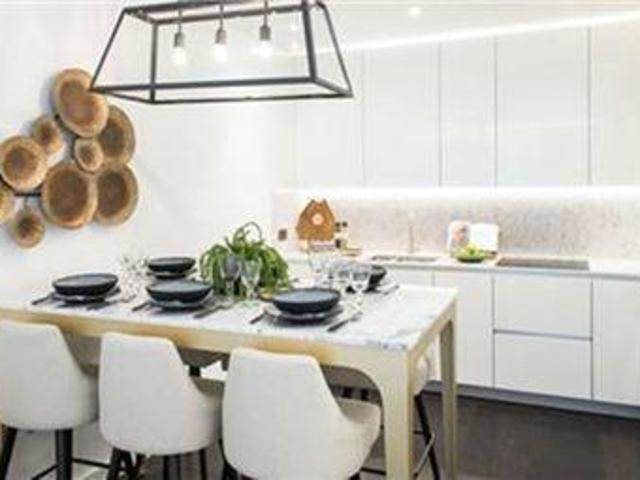 2 Bedrooms Flat for rent in Ponton Road, The Residence, London SW11
