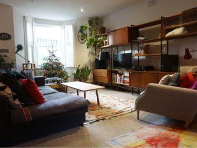 2 Bedrooms Flat for rent in Poole Road, London E9