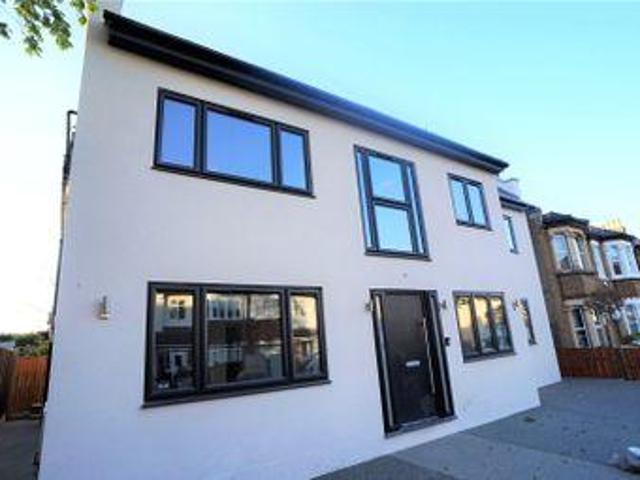 2 Bedrooms Flat for rent in Pope Road, Bromley BR2