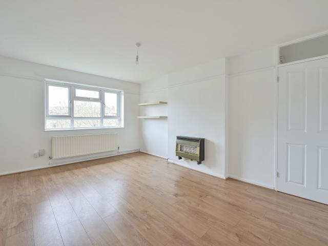 2 Bedrooms Flat for Rent in Poplar Court | Foxtons