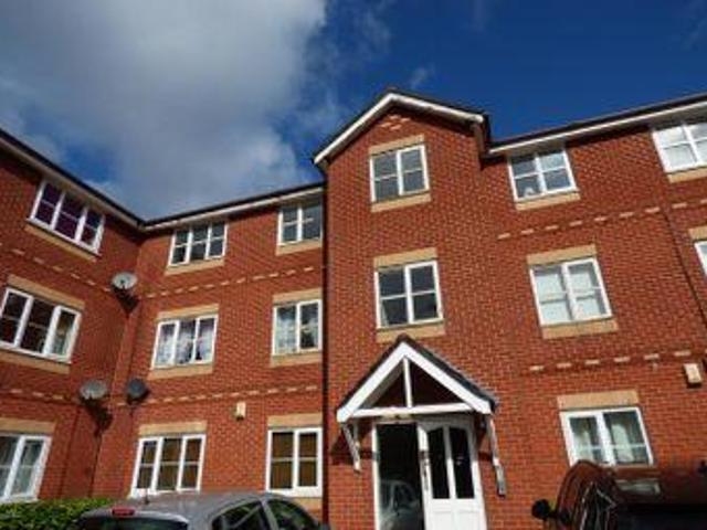 2 Bedrooms Flat for rent in Poplin Drive, Salford M3