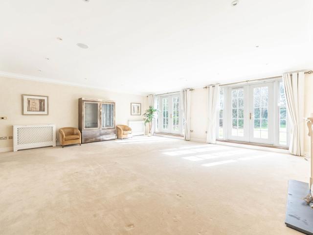 2 Bedrooms Flat for Rent in Portman Hall | Foxtons