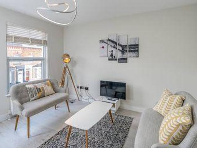 2 Bedrooms Flat for rent in Portnall Road, London W9