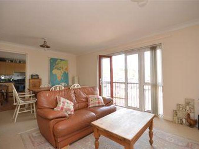 2 Bedrooms Flat for rent in Portland Court, Cumberland Close BS1
