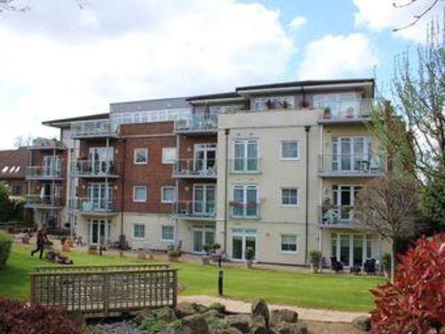 2 Bedrooms Flat for rent in Portland Court, Hendon Lane N3