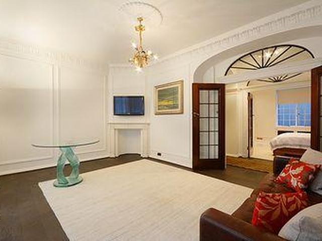 2 Bedrooms Flat for rent in Portland Place, London W1B