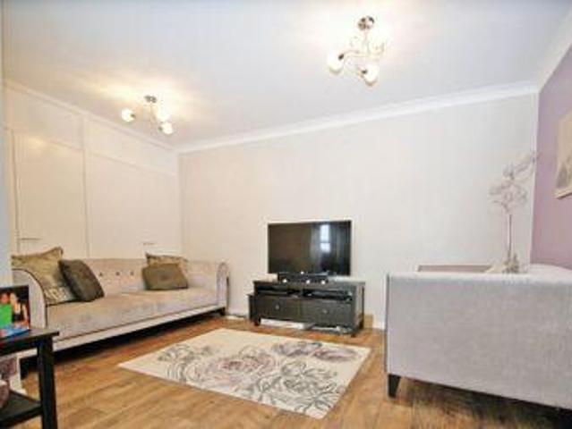 2 Bedrooms Flat for rent in Paul Court, London Road, Romford RM7