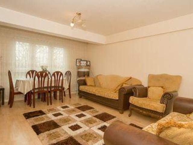 2 Bedrooms Flat for rent in Paul Street, London E15