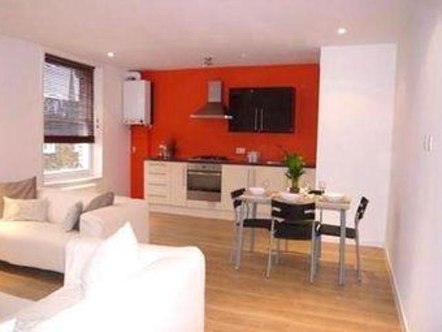 2 Bedrooms Flat for rent in Paulet Road, London SE5