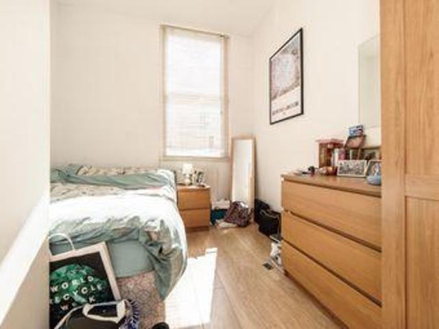 2 Bedrooms Flat for rent in Paulet Road, London SE5