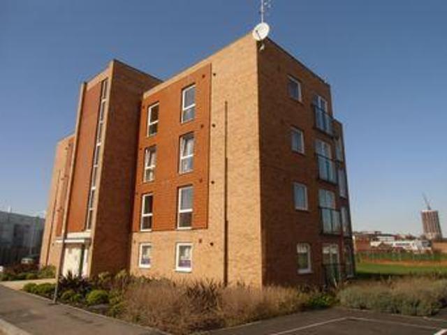 2 Bedrooms Flat for rent in Pavilion Close, Leicester LE2