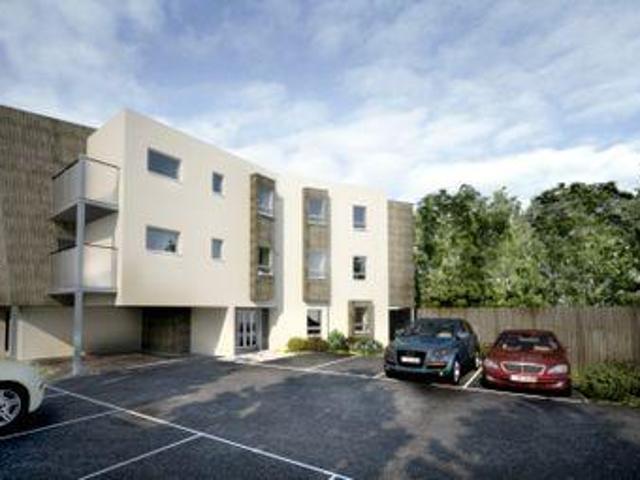 2 Bedrooms Flat for rent in Pavilion Drive, Leigh On Sea SS9