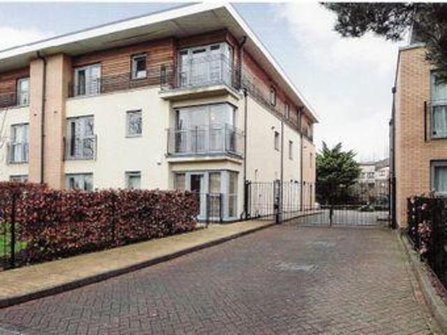 2 Bedrooms Flat for rent in Pavilions, Windsor SL4