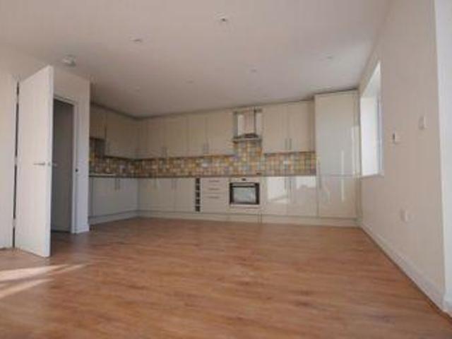 2 Bedrooms Flat for rent in Paxton Place, Gipsy Hill SE27