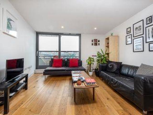 2 Bedrooms Flat for rent in Packington Street, London N1
